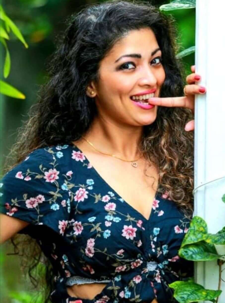 Thanuja Dilhani මං රඟපානවට අපේ අම්මා තදින්ම විරුද්ධ වුණා - Thulana Mag